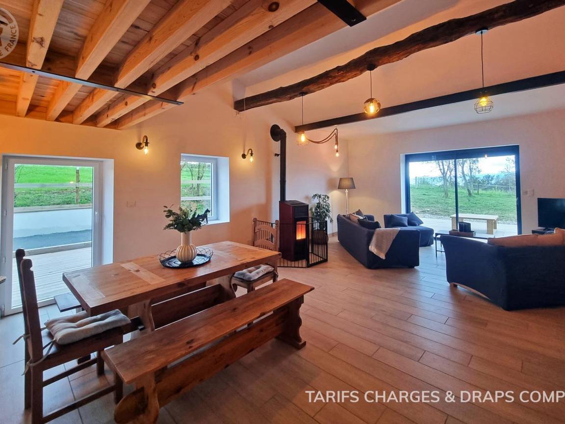 200 M² Cottage ∙ 4 Chambres ∙ 12 Personnes - Rhône-Alpes