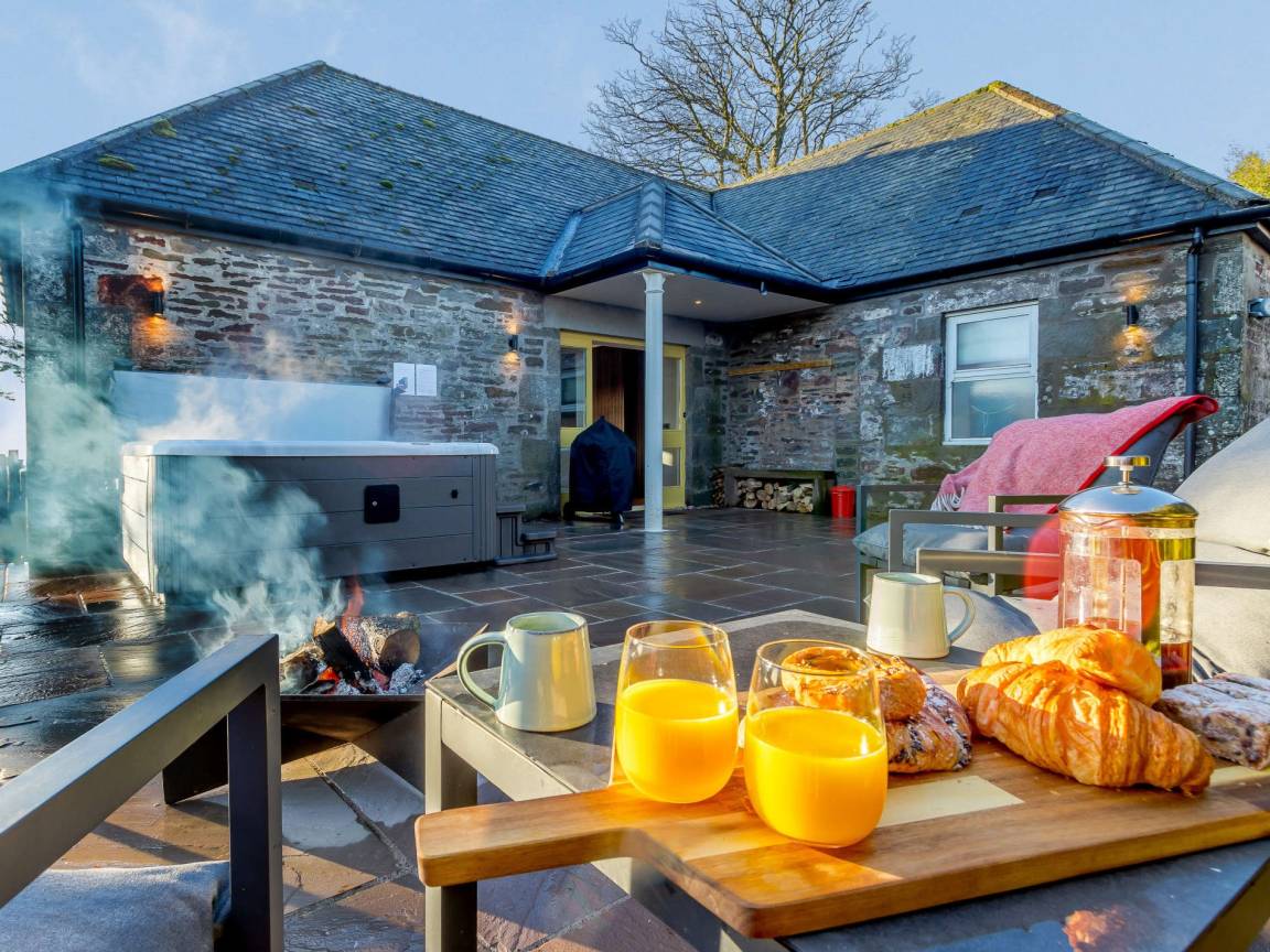 Cottage ∙ 2 Bedrooms ∙ 4 Guests - Forfar