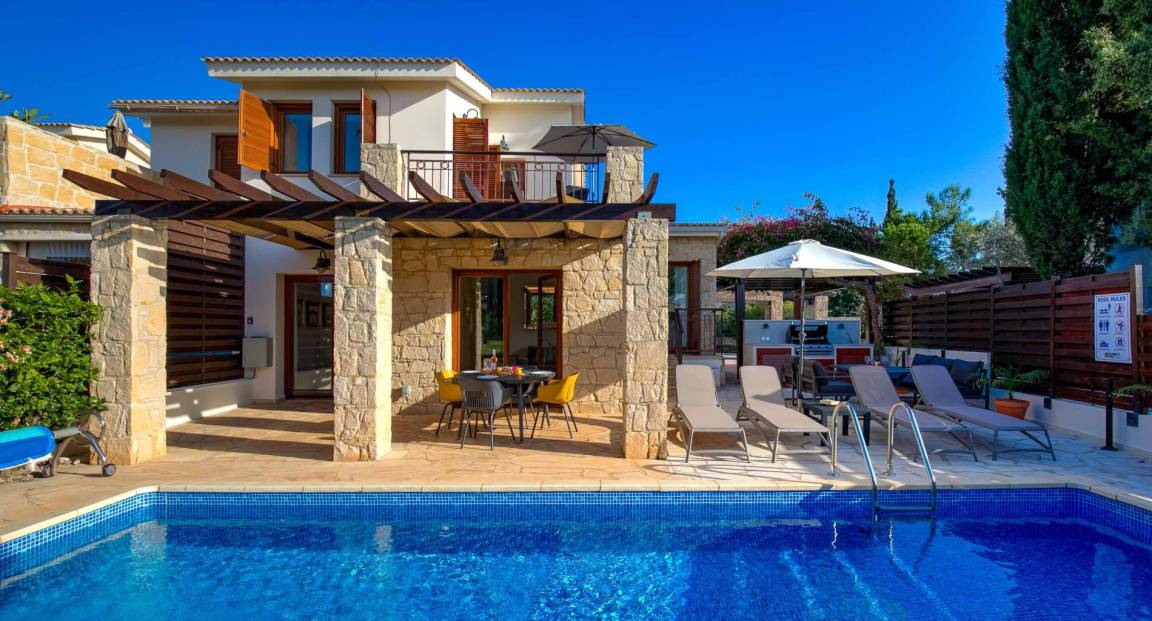 150 M² Villa ∙ 2 Bedrooms ∙ 4 Guests - Куклиа