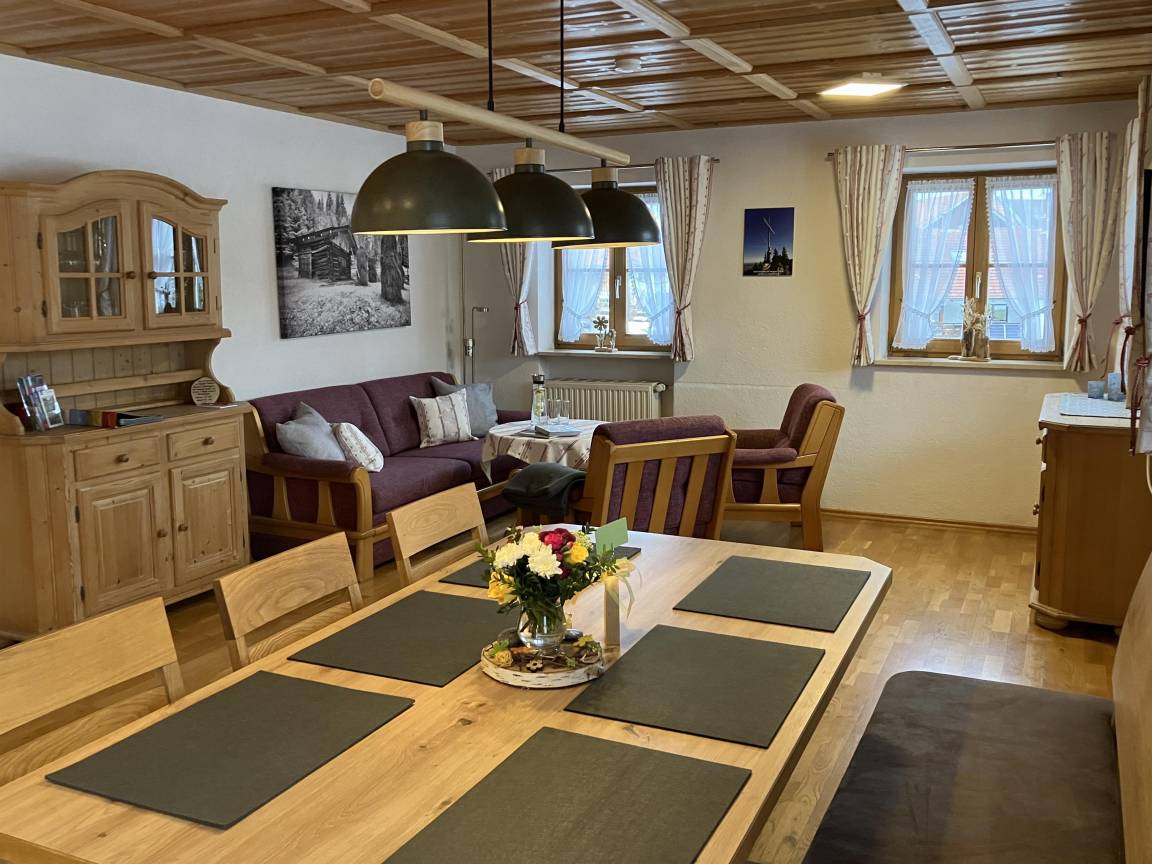 84 M² Ferienwohnung ∙ 2 Schlafzimmer ∙ 6 Gäste - Nesselwang