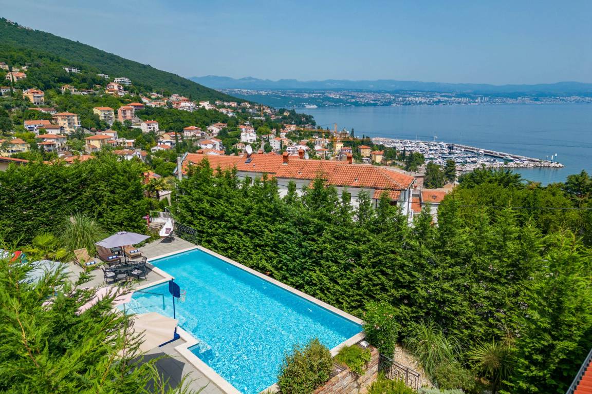 229 M² Villa ∙ 5 Slaapkamers ∙ 10 Gasten - Mošćenička Draga