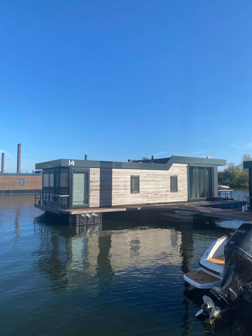 60 M² Huisboot ∙ 2 Slaapkamers ∙ 4 Gasten - Sittard