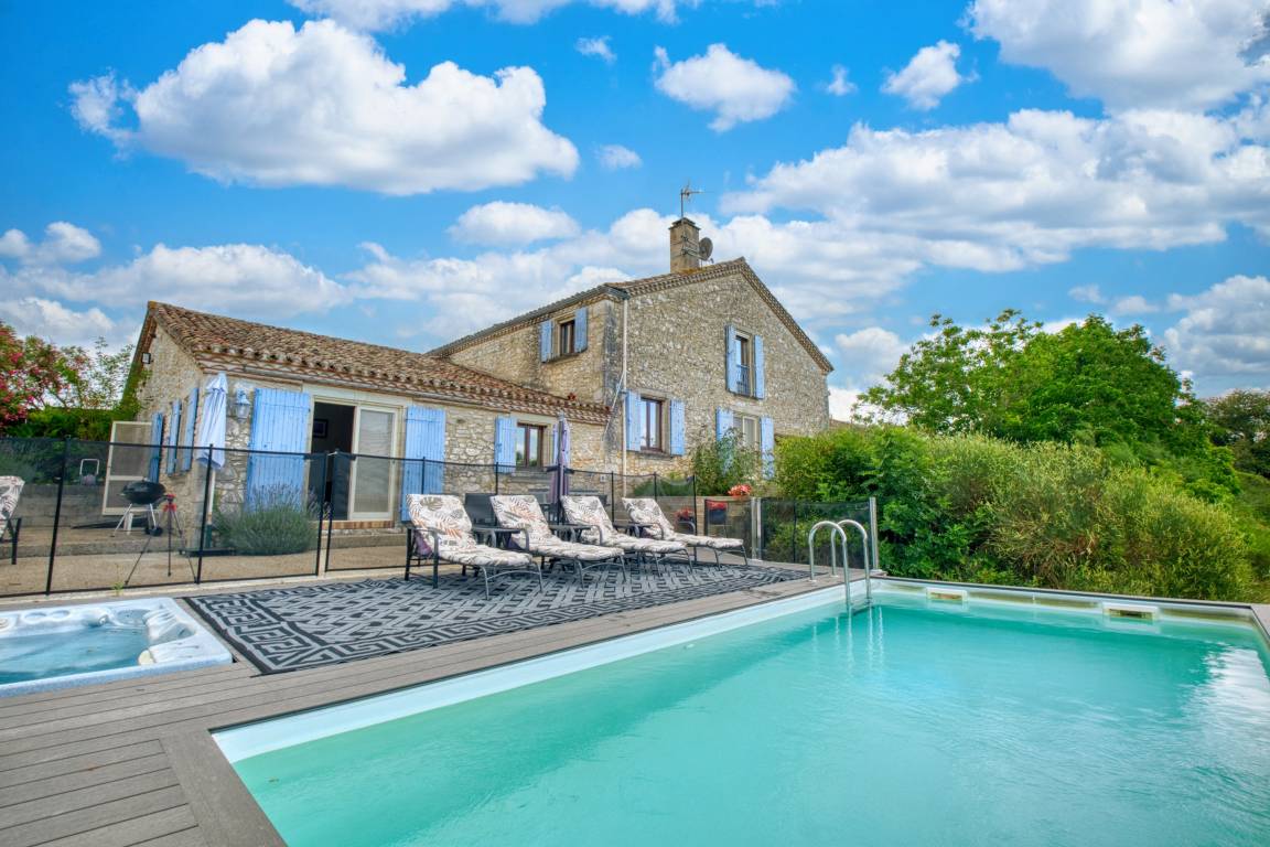 220 M² Villa ∙ 4 Bedrooms ∙ 8 Guests - Périgord