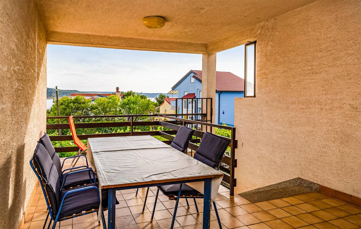 105 M² Apartment ∙ 3 Bedrooms ∙ 7 Guests - Starigrad