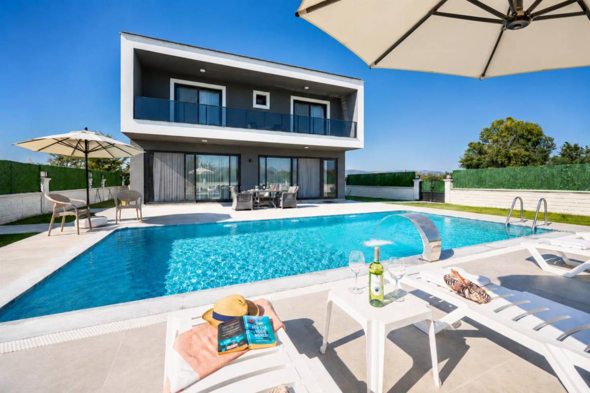 210 M² Villa ∙ 4 Bedrooms ∙ 8 Guests - Dalaman