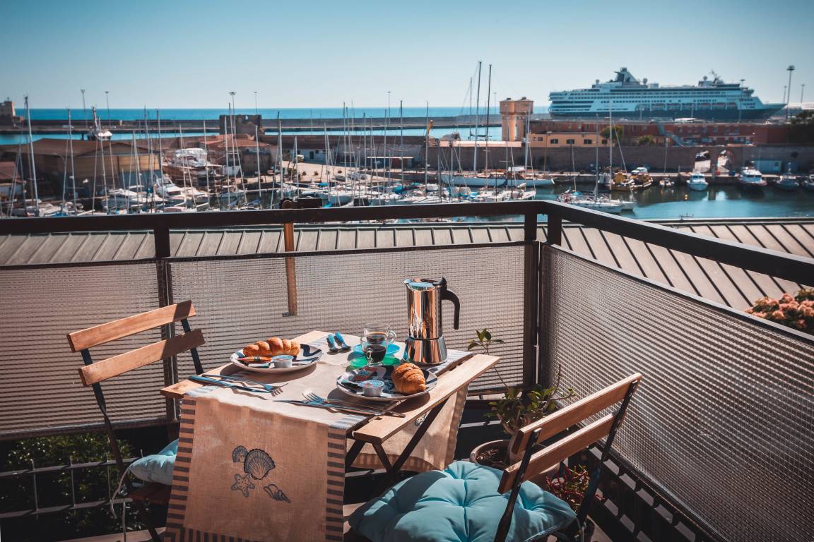 100 M² Apartment ∙ 3 Bedrooms ∙ 5 Guests - Civitavecchia