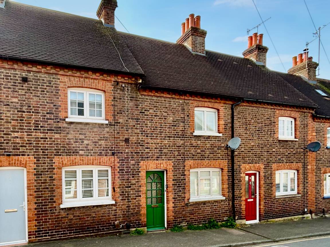 Cottage ∙ 2 Bedrooms ∙ 4 Guests - Epsom