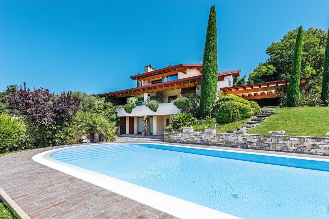 Villa ∙ 5 Bedrooms ∙ 10 Guests - Sirmione