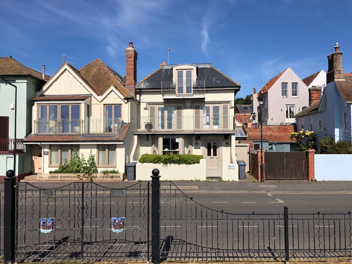 Cottage ∙ 4 Bedrooms ∙ 8 Guests - Aldeburgh