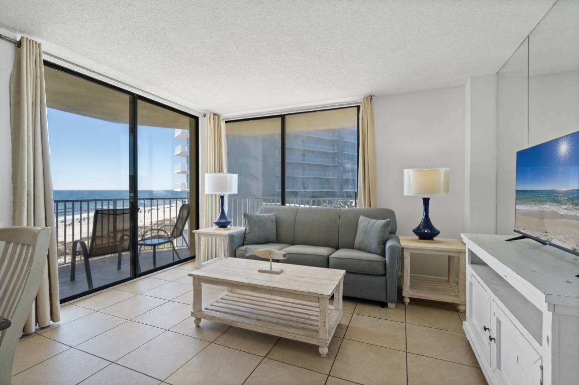 Condo ∙ 2 Bedrooms ∙ 8 Guests - Gulf Shores, AL