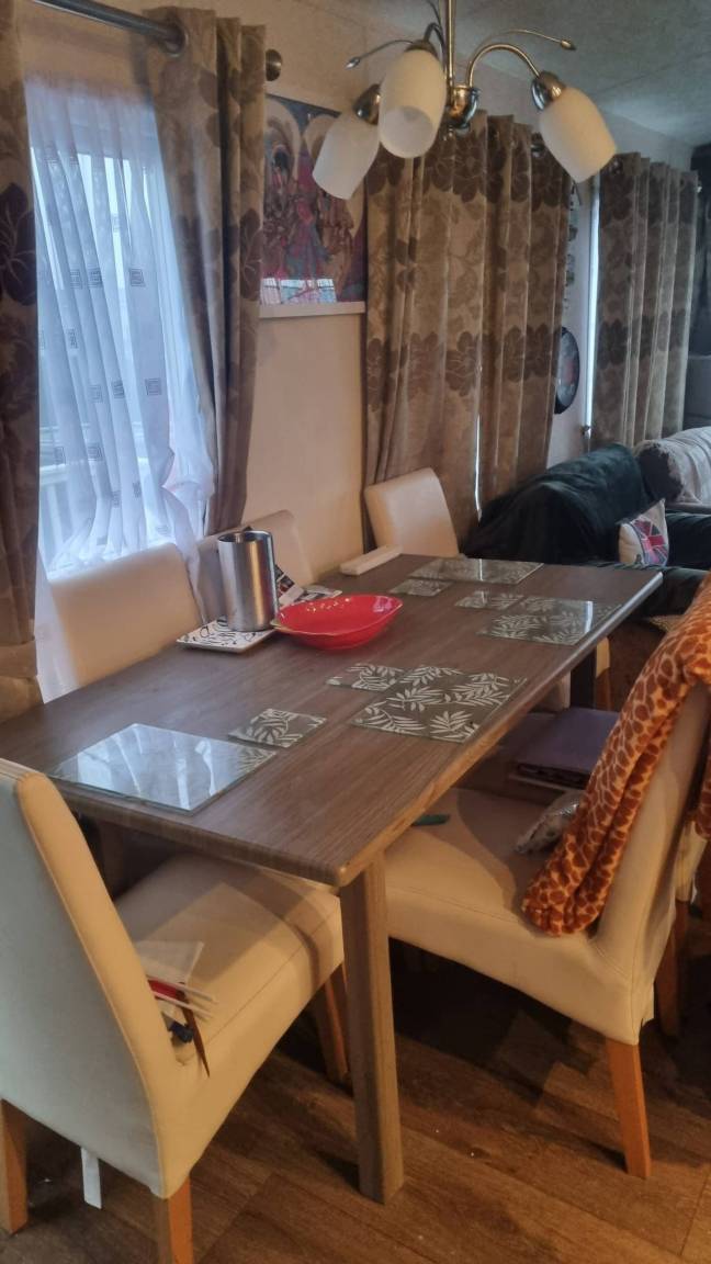 Caravan ∙ 4 Bedrooms ∙ 8 Guests - England