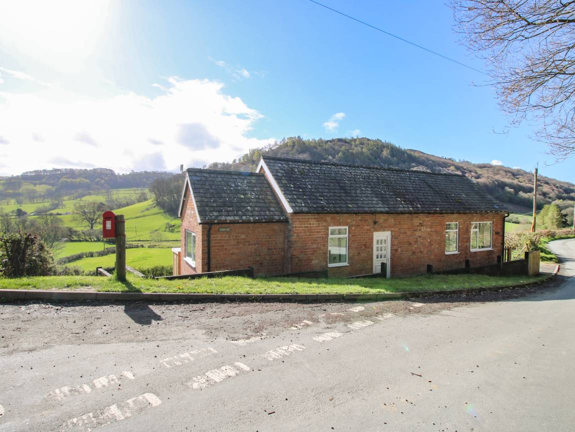Cottage ∙ 2 Bedrooms ∙ 4 Guests - Welshpool