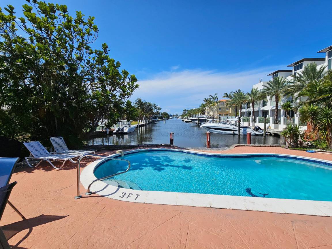 107 M² House ∙ 2 Bedrooms ∙ 4 Guests - Lauderdale-by-the-Sea, FL