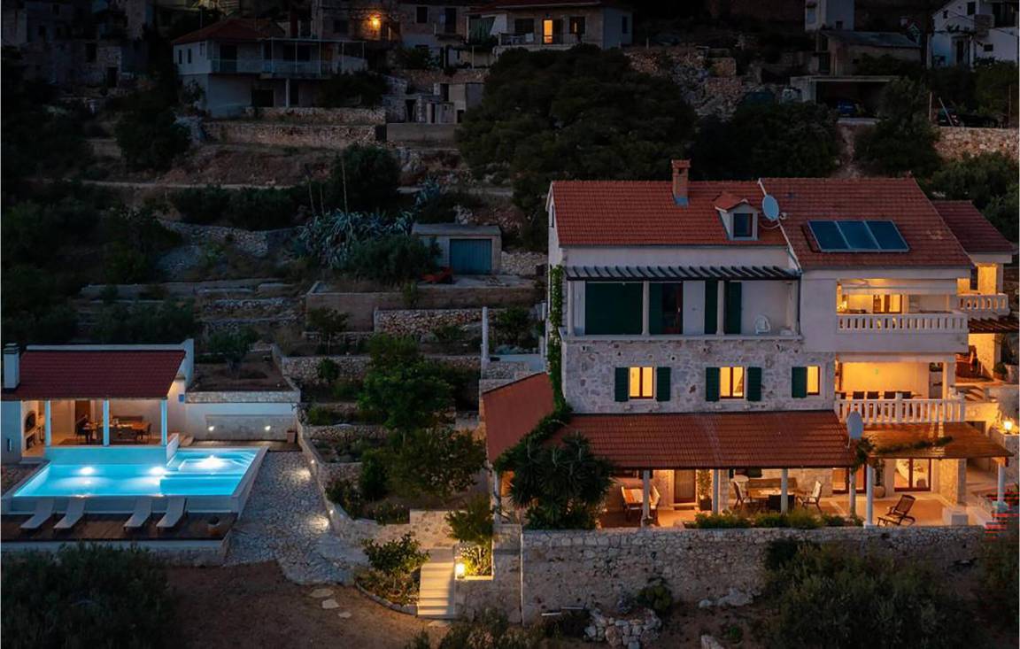 400 M² House ∙ 7 Bedrooms ∙ 14 Guests - Hvar
