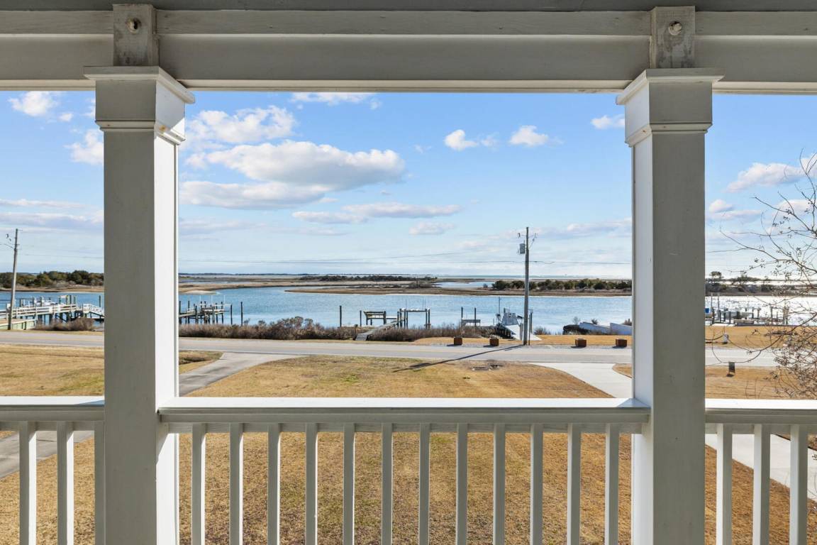 House ∙ 5 Bedrooms ∙ 10 Guests - Beaufort, NC