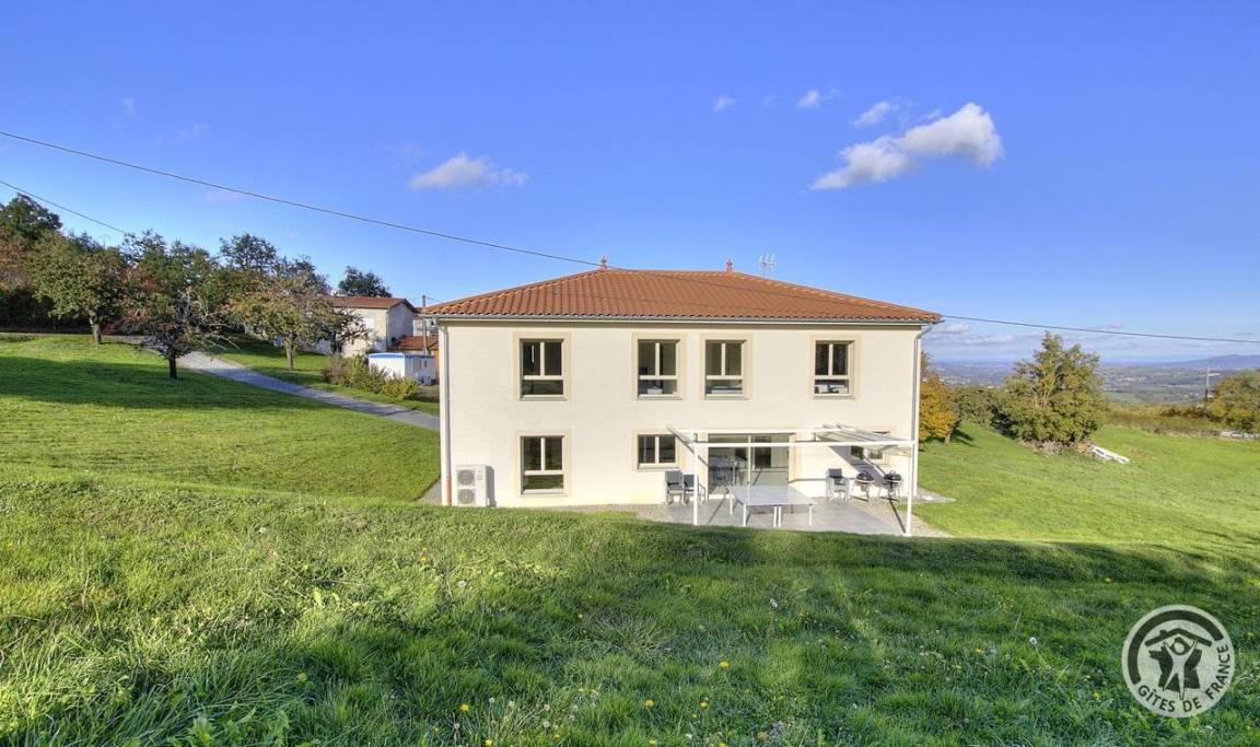 272 M² Gîte ∙ 4 Chambres ∙ 15 Personnes - Messimy