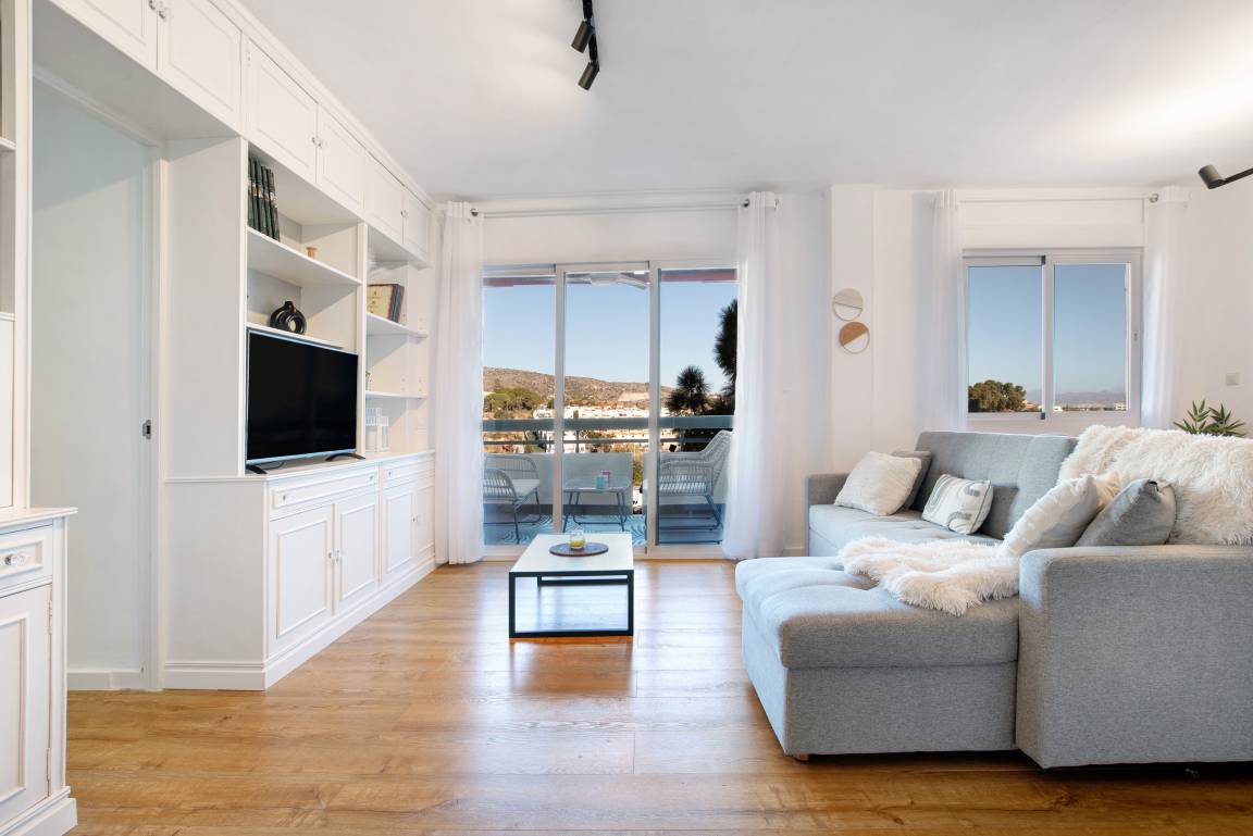 100 M² Apartamento ∙ 3 Habitaciones ∙ 5 Huéspedes - Torremolinos