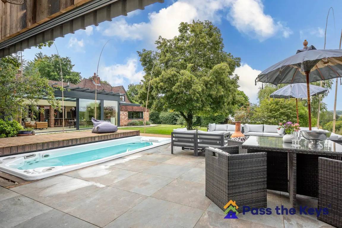186 M² House ∙ 6 Bedrooms ∙ 11 Guests - Oxfordshire