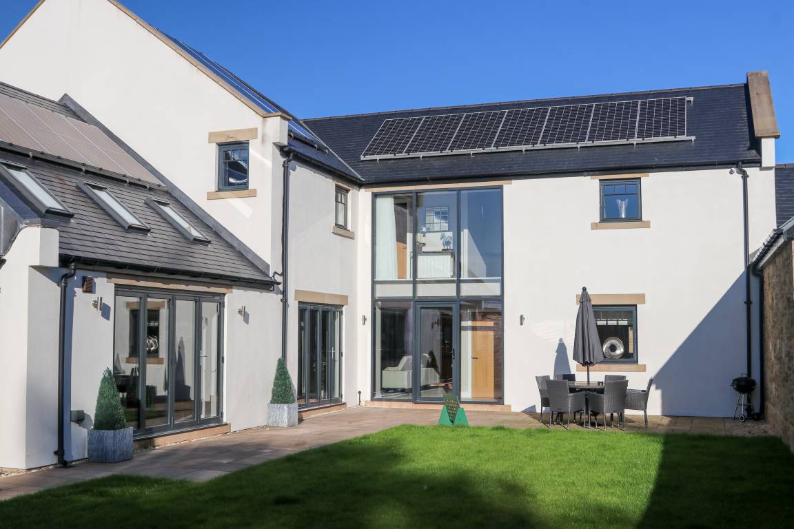 215 M² House ∙ 4 Bedrooms ∙ 8 Guests - Morpeth