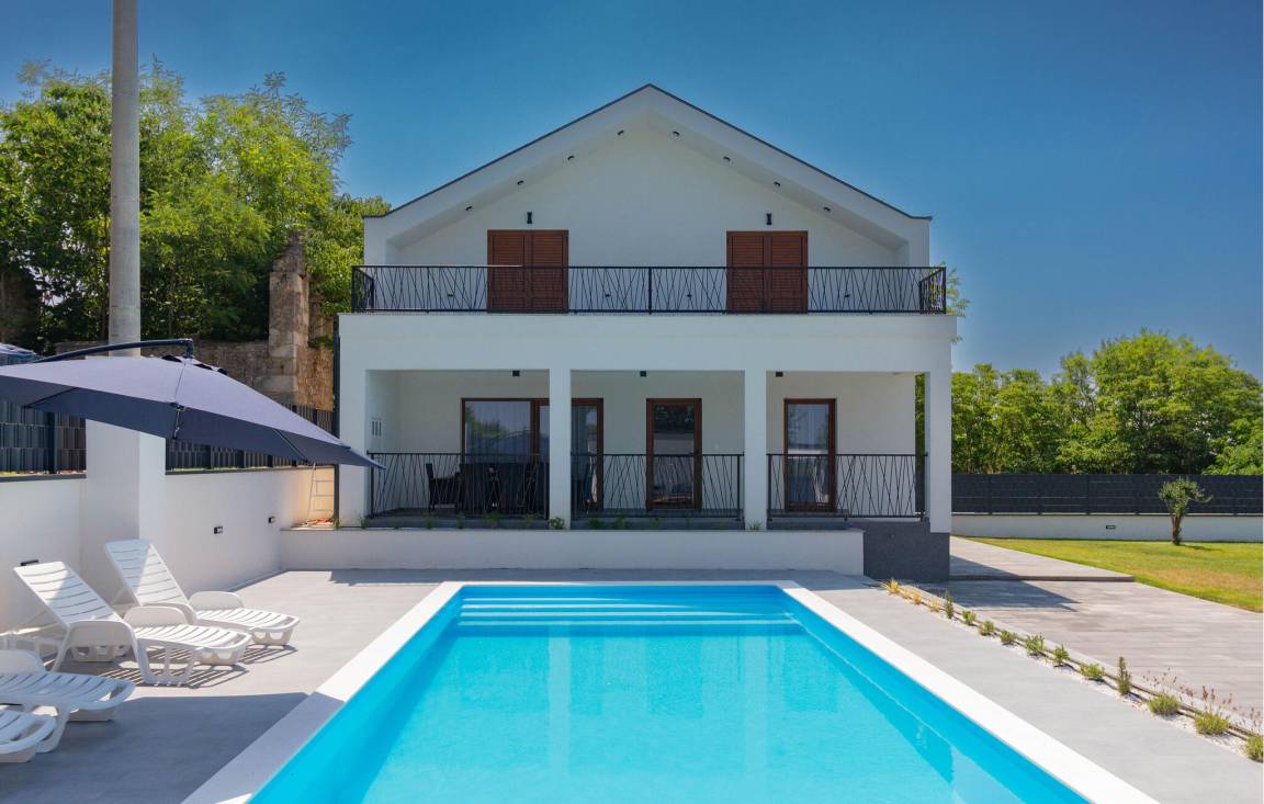 160 M² House ∙ 4 Bedrooms ∙ 8 Guests - Bibinje