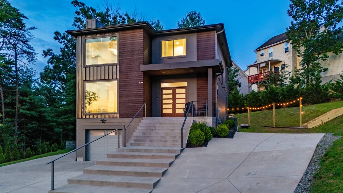 197 M² House ∙ 3 Bedrooms ∙ 12 Guests - Asheville, NC