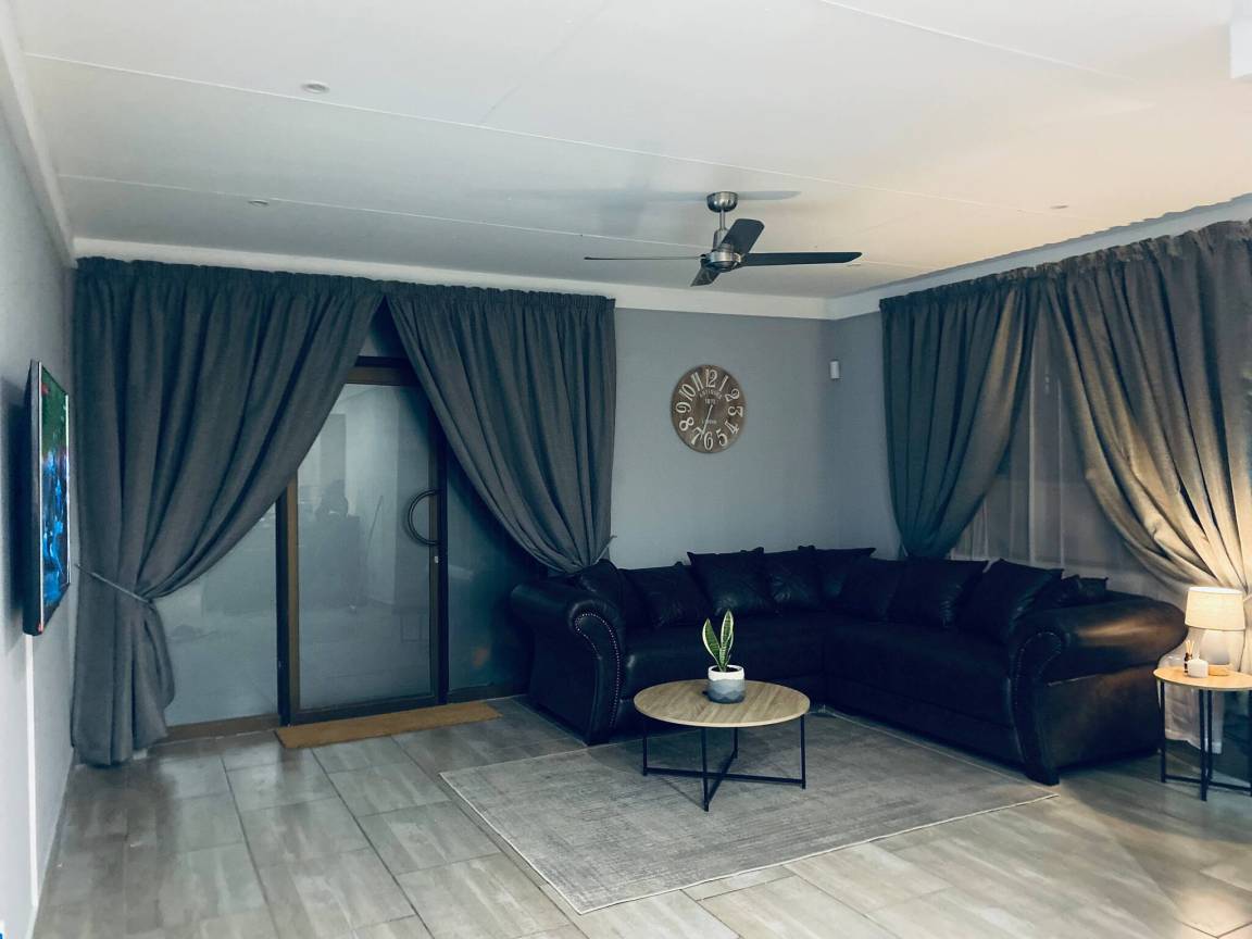 65 M² Apartment ∙ 2 Bedrooms ∙ 4 Guests - Polokwane