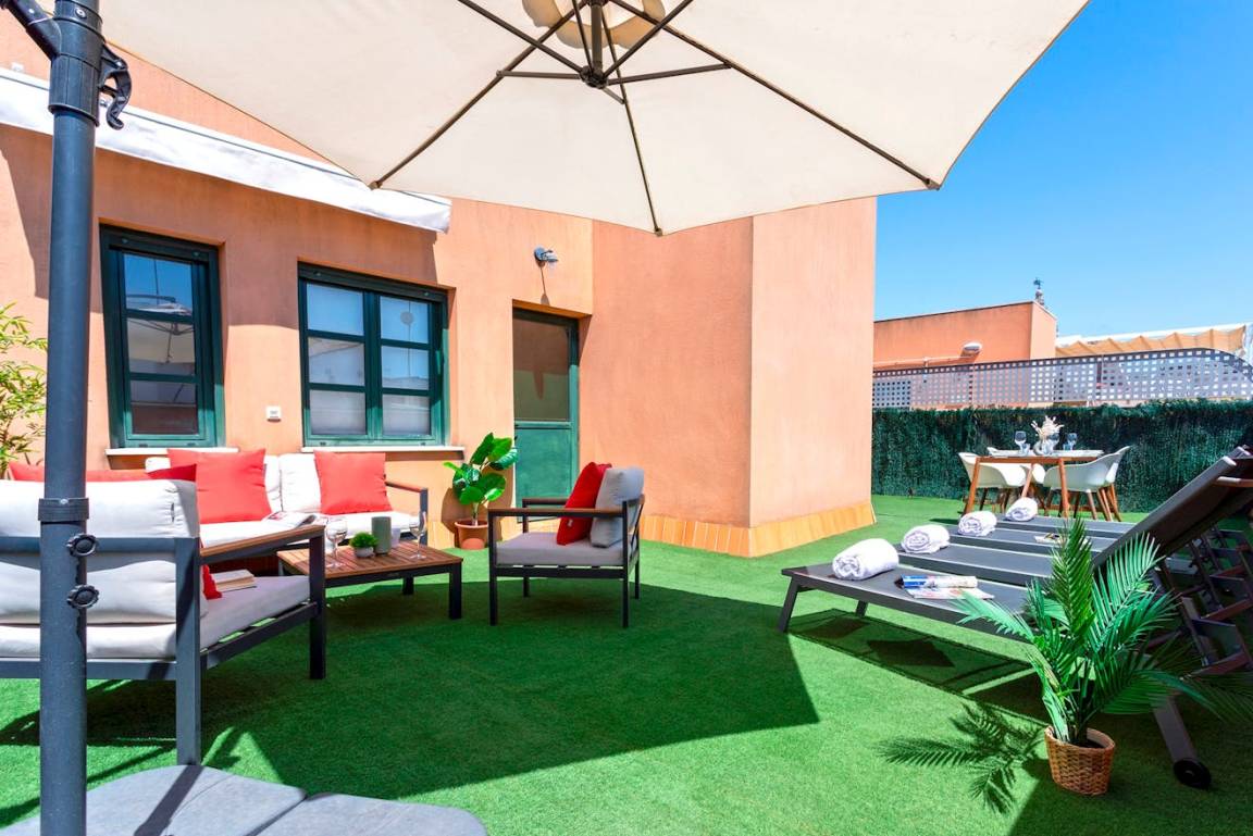 184 M² Apartment ∙ 3 Bedrooms ∙ 7 Guests - Seville