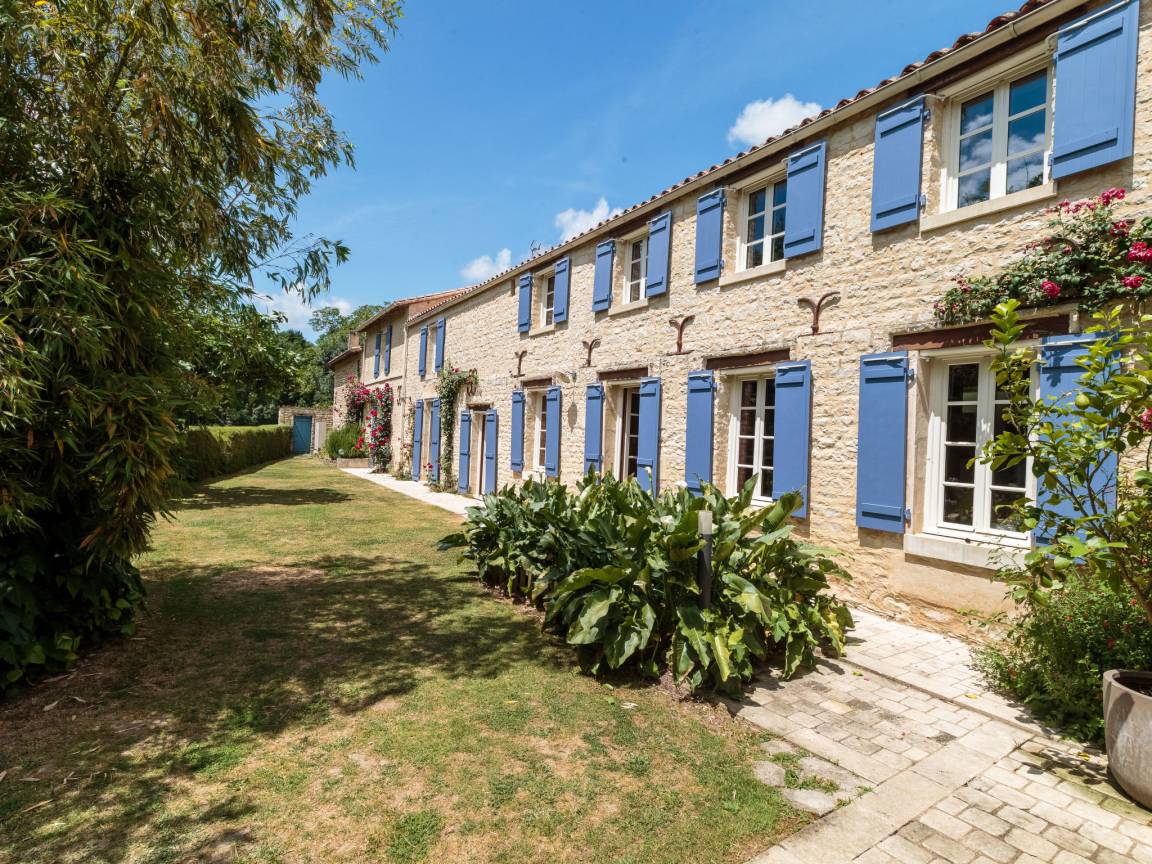 200 M² Maison De Vacances ∙ 4 Chambres ∙ 7 Personnes - Deux-Sèvres