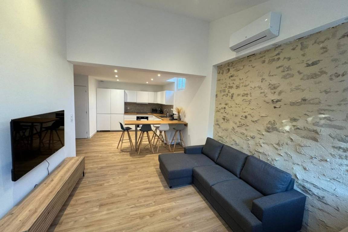 130 M² Apartment ∙ 6 Bedrooms ∙ 12 Guests - Nîmes