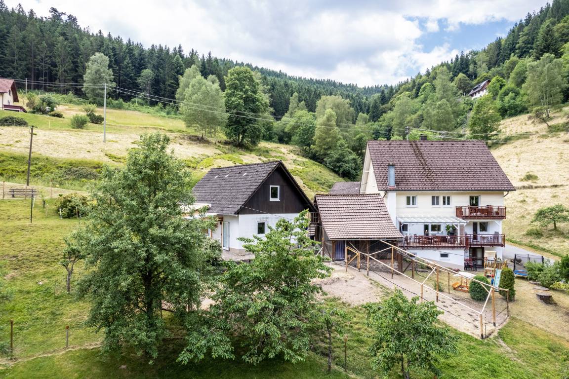96 M² Apartment ∙ 3 Bedrooms ∙ 8 Guests - Schiltach