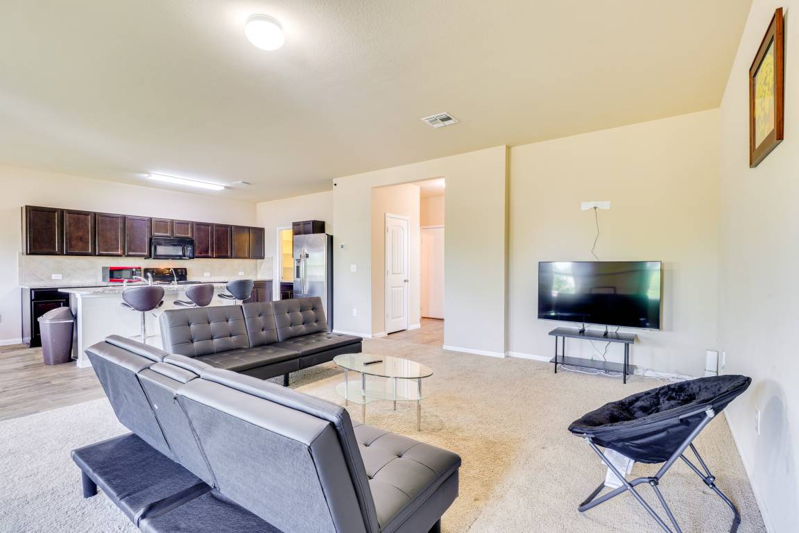 221 M² House ∙ 4 Bedrooms ∙ 8 Guests - Elgin, TX