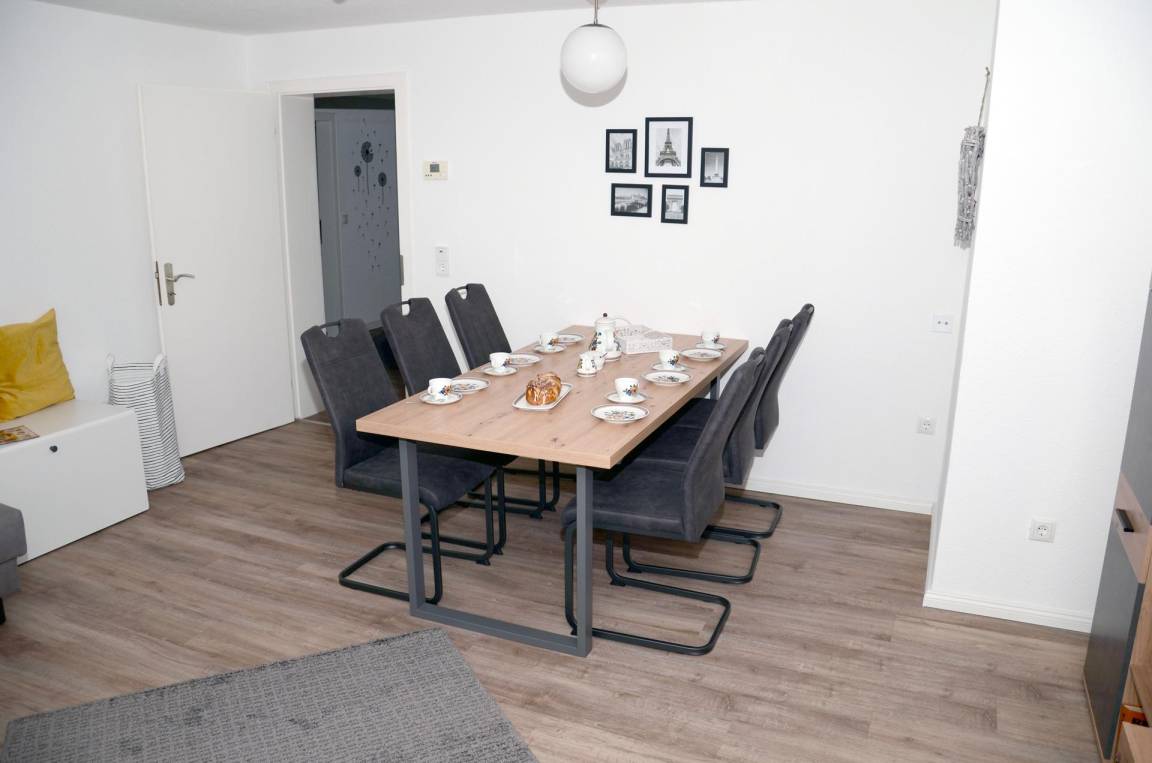 85 M² Ferienwohnung ∙ 2 Schlafzimmer ∙ 6 Gäste - Dillenburg