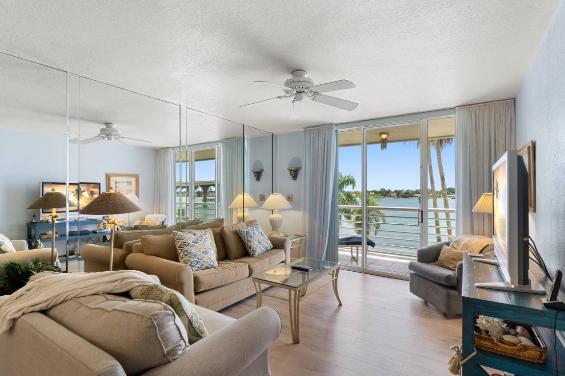 100 M² Condo ∙ 2 Bedrooms ∙ 6 Guests - St. Petersburg, FL