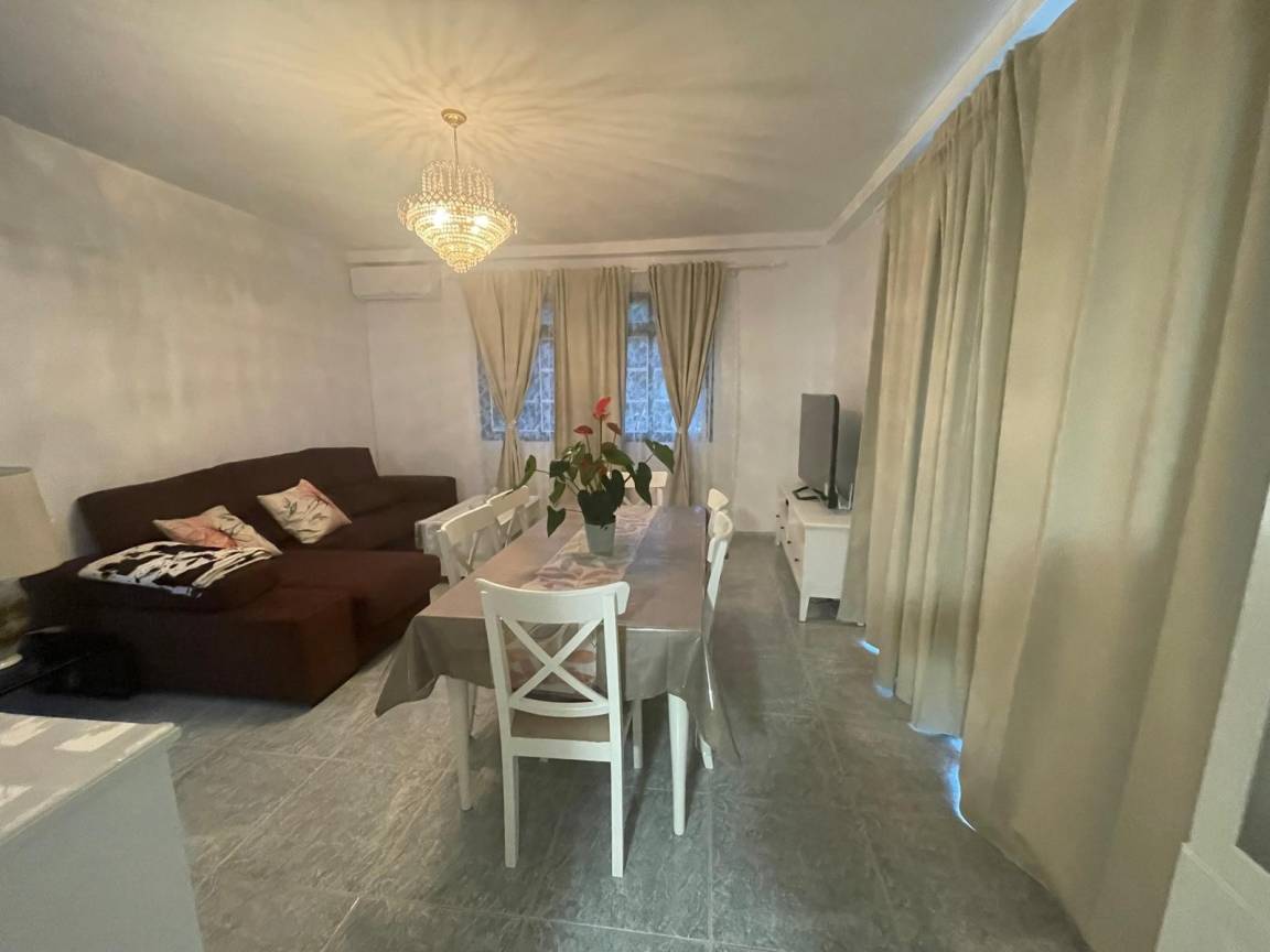 79 M² Talo ∙ 2 Makuuhuonetta ∙ 4 Vierasta - Vallehermoso