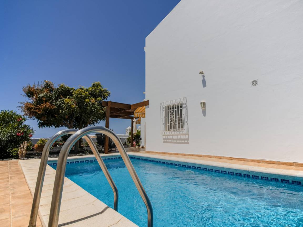 140 M² Villa ∙ 2 Bedrooms ∙ 4 Guests - Costa Adeje