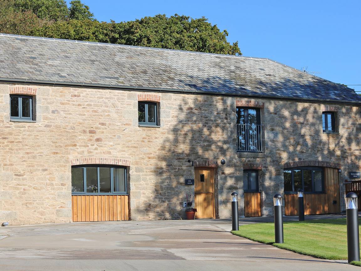 Cottage ∙ 4 Bedrooms ∙ 8 Guests - Penryn