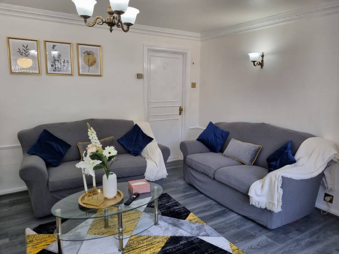 55 M² House ∙ 2 Bedrooms ∙ 4 Guests - Leeds