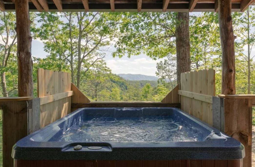 Cabin ∙ 2 Bedrooms ∙ 6 Guests - Townsend, TN