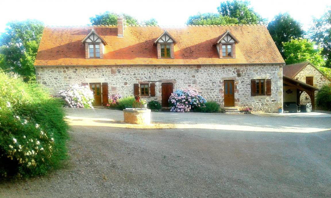 160 M² Gîte ∙ 3 Chambres ∙ 8 Personnes - Allier
