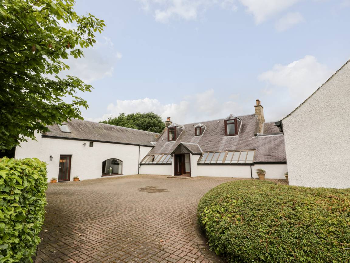 Cottage ∙ 5 Bedrooms ∙ 10 Guests - Falkirk