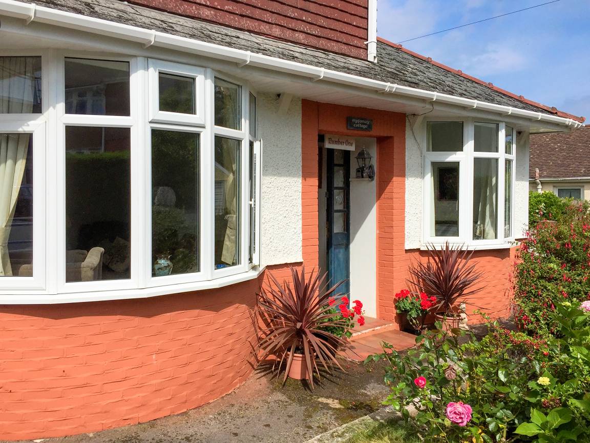 Cottage ∙ 3 Bedrooms ∙ 8 Guests - Bridgend