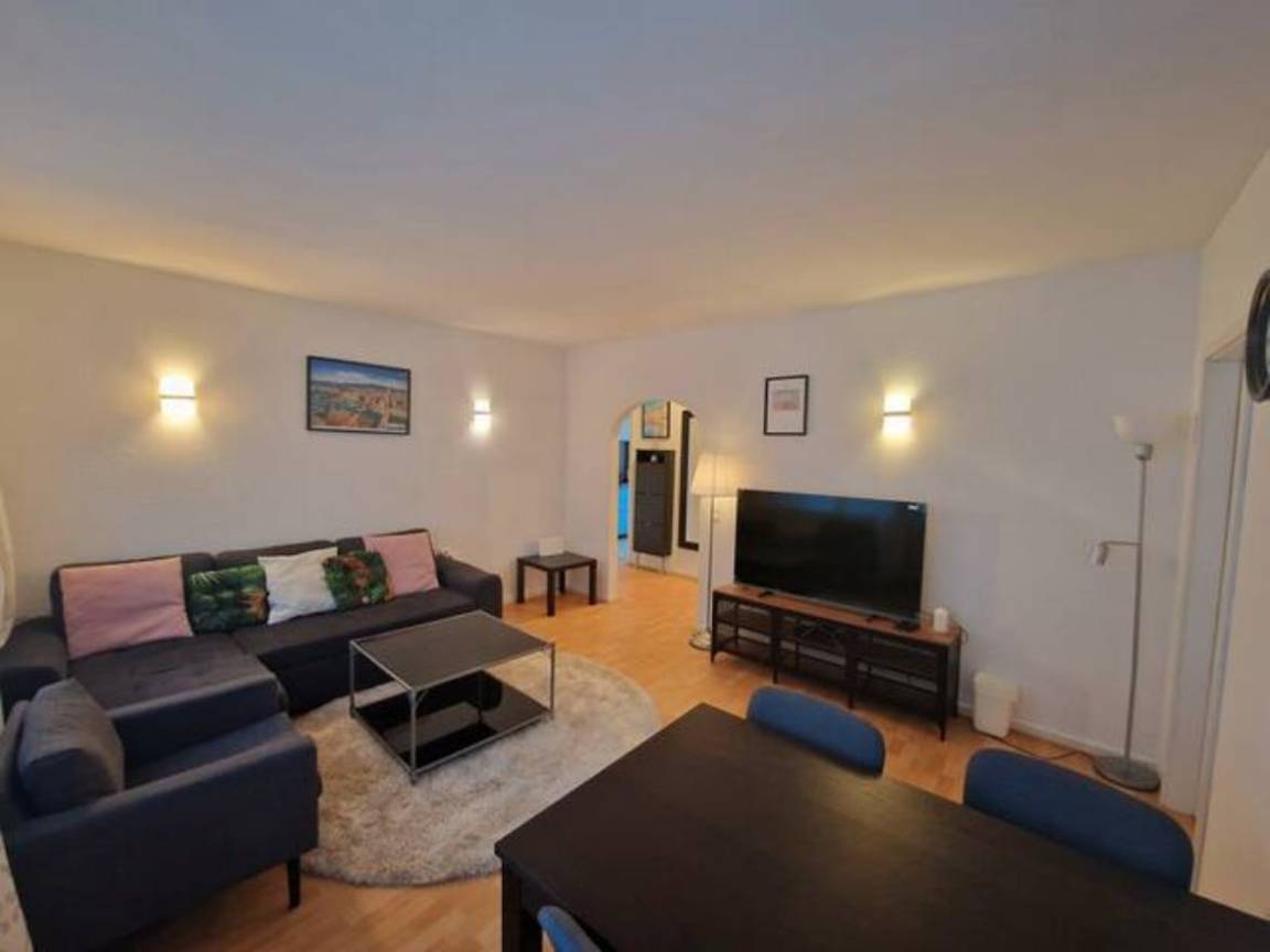80 M² Ferienwohnung ∙ 2 Schlafzimmer ∙ 4 Gäste - Dormagen