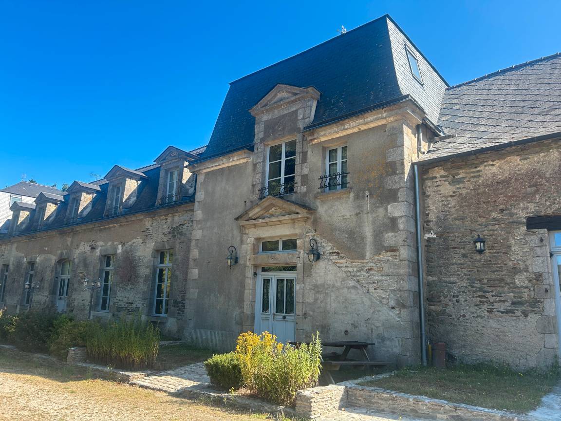 140 M² Maison De Vacances ∙ 4 Chambres ∙ 15 Personnes - Josselin