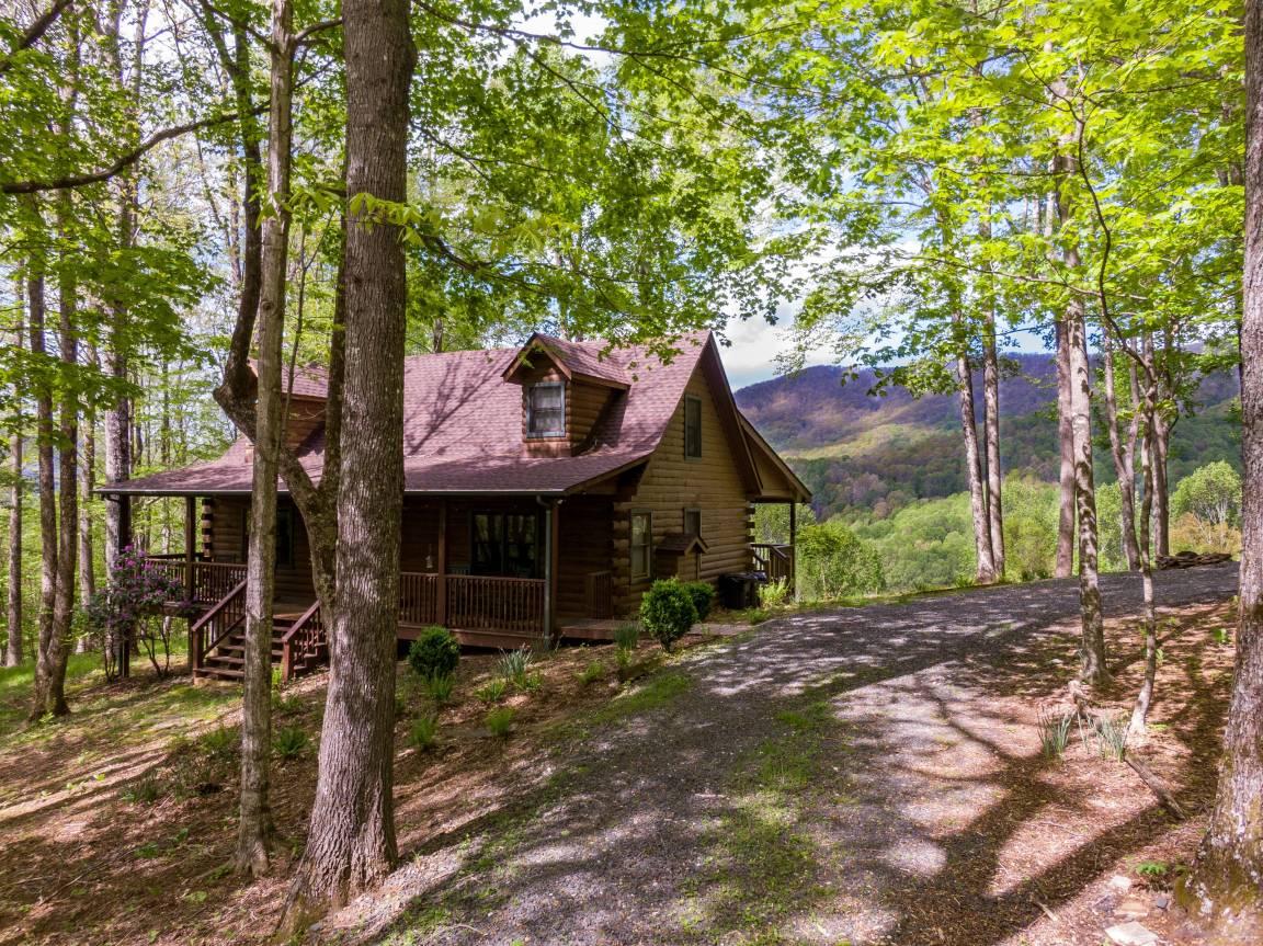 House ∙ 3 Bedrooms ∙ 8 Guests - West Jefferson, NC