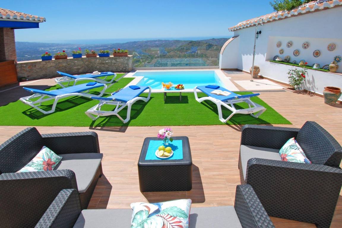 130 M² Huis ∙ 3 Slaapkamers ∙ 6 Gasten - Comares