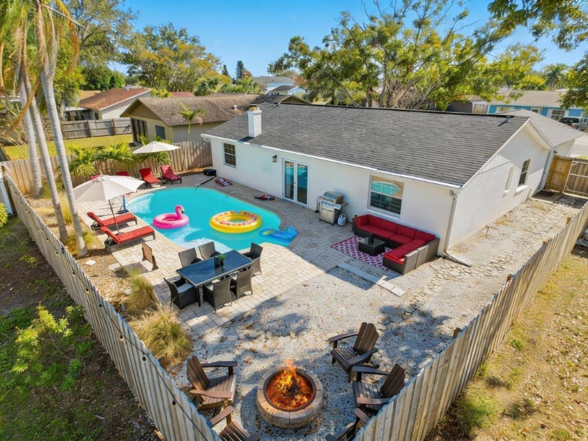 125 M² House ∙ 4 Bedrooms ∙ 12 Guests - St. Petersburg, FL