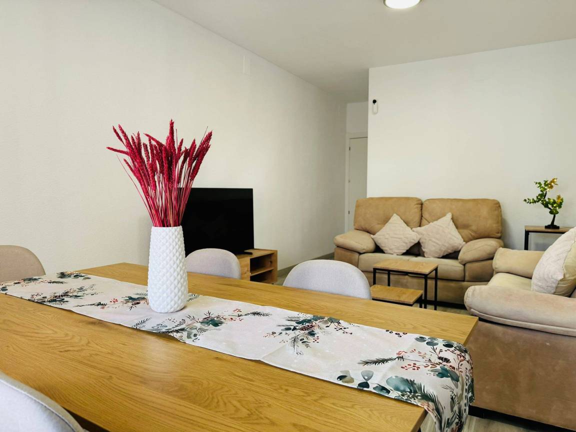 98 M² Apartamento ∙ 3 Habitaciones ∙ 5 Huéspedes - Maracena