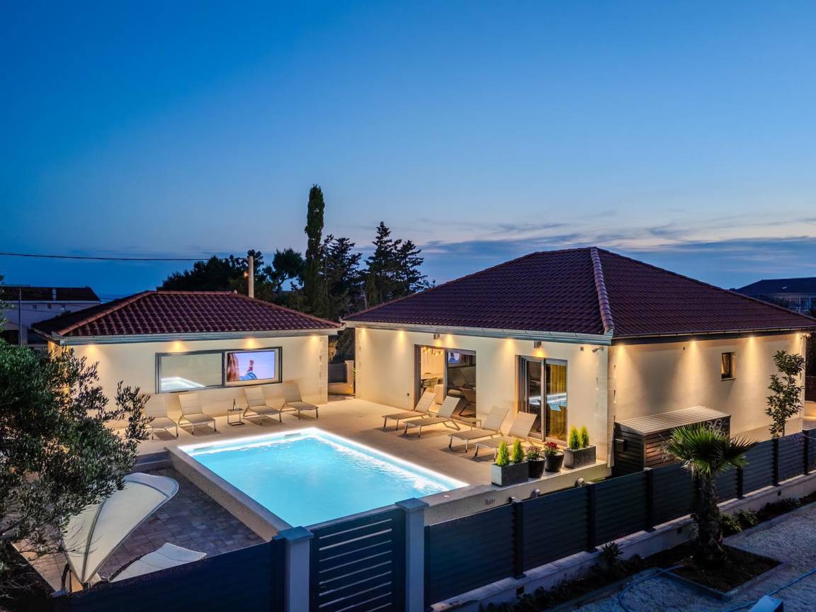 140 M² Villa ∙ 3 Schlafzimmer ∙ 8 Gäste - Vir