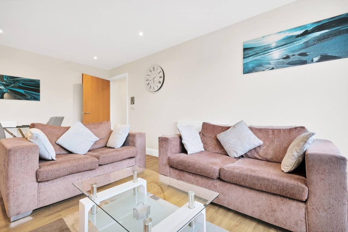 70 M² Apartment ∙ 2 Bedrooms ∙ 6 Guests - Hounslow