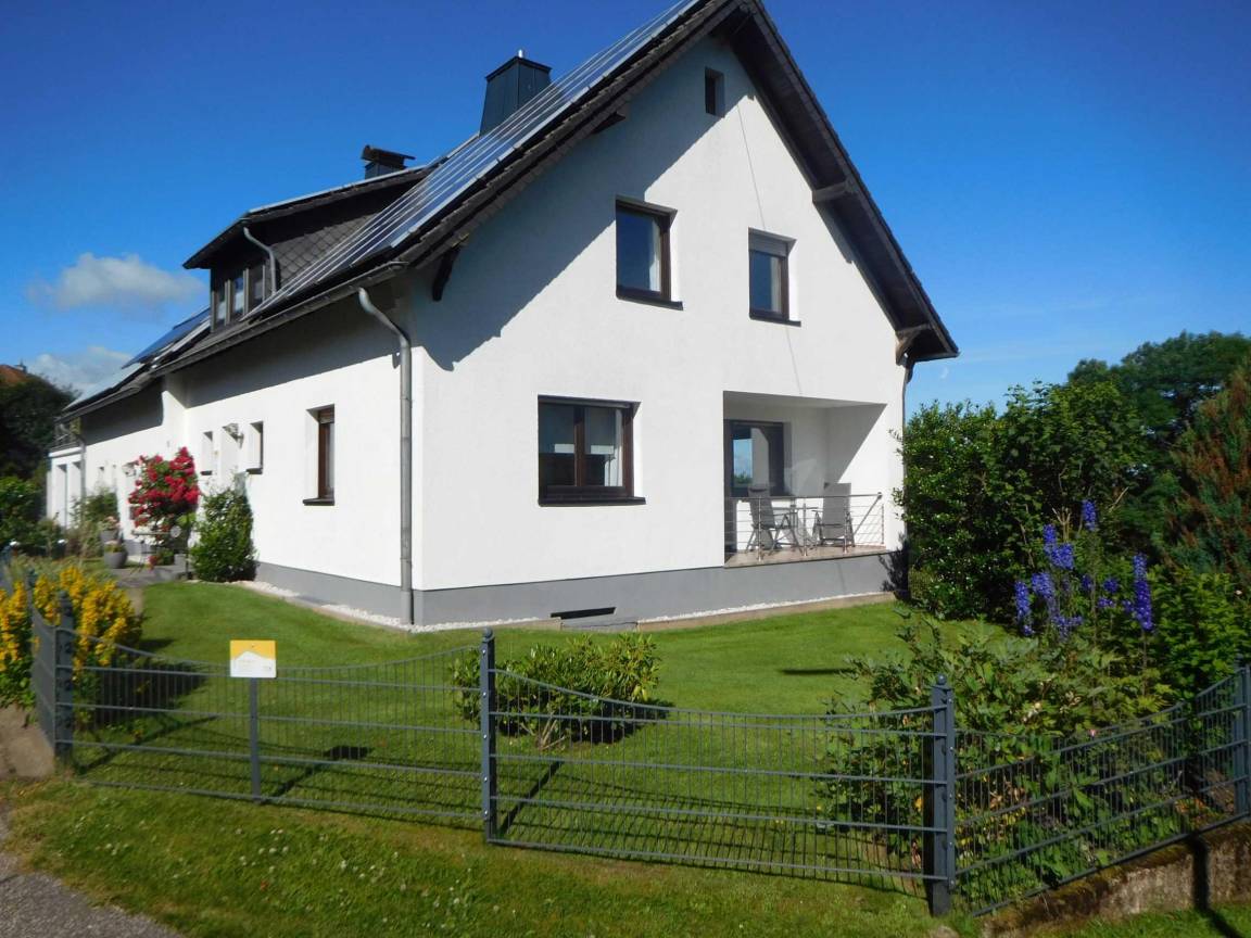 67 M² Ferienwohnung ∙ 1 Schlafzimmer ∙ 2 Gäste - Hellenthal